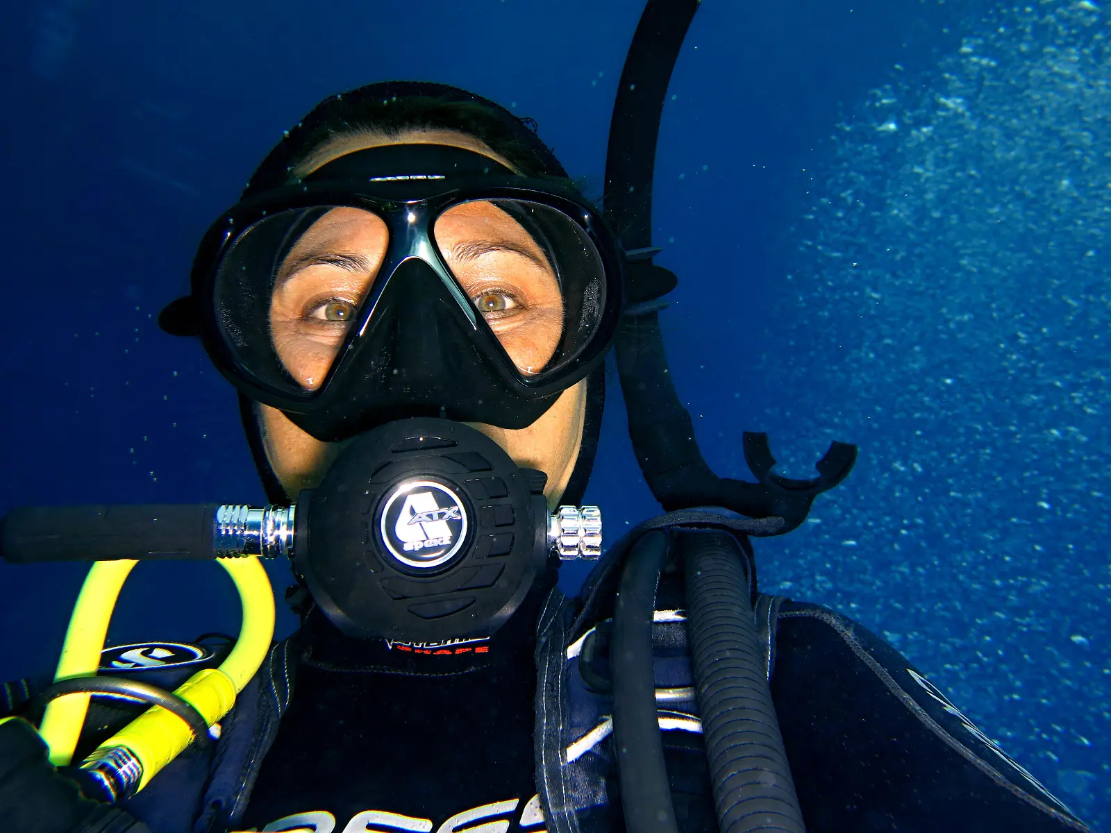 Assembling and checking scuba diving equipment | Egypt Dive
