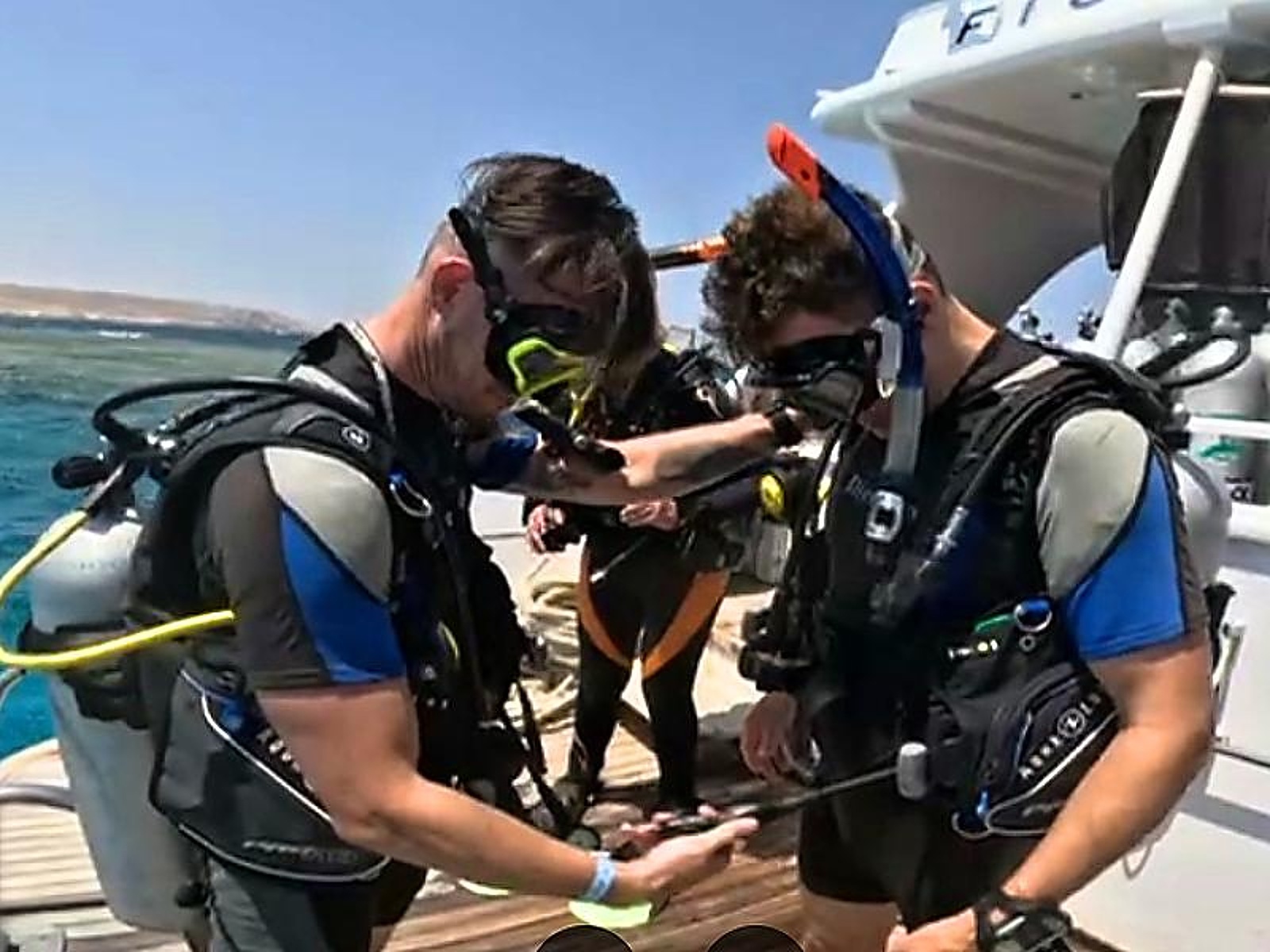 Assembling and checking scuba diving equipment | Egypt Dive